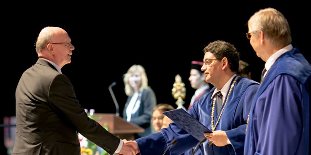 Feierliche Urkundenverleihung in Budapest für drei Habilitationen über ...