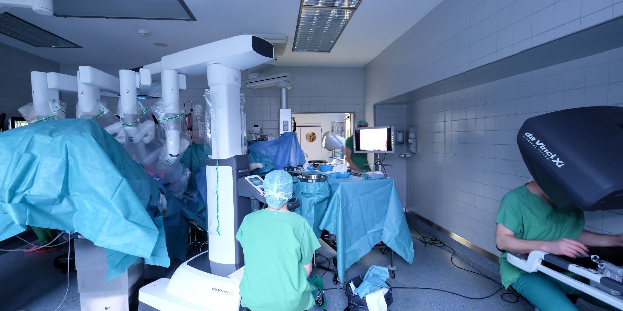 Jubiläum: 100 Operationen mit dem neuen „da Vinci Xi“-Robotersystem in der Asklepios Klinik Altona
